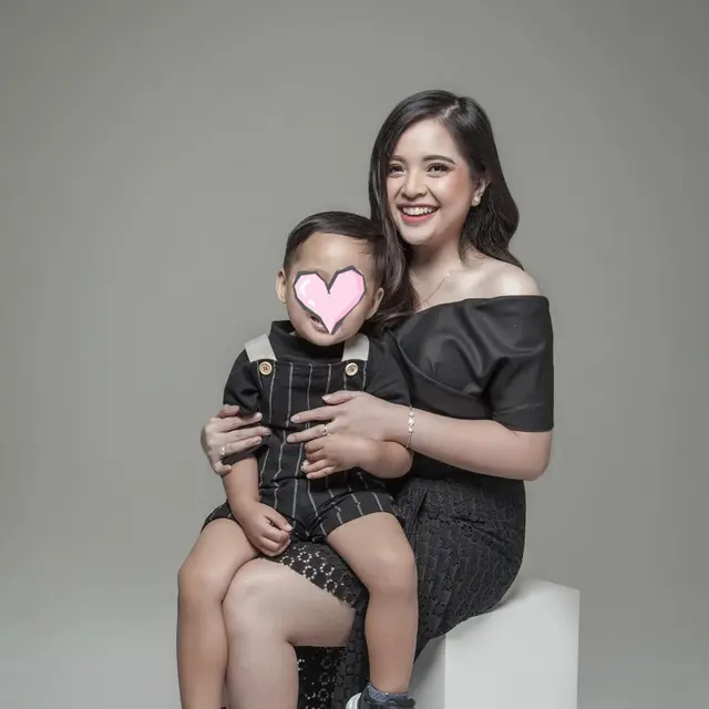 Punya Wajah Baby Face, Potret 6 Artis Bareng Buah Hatinya Ini Bak Kakak ...