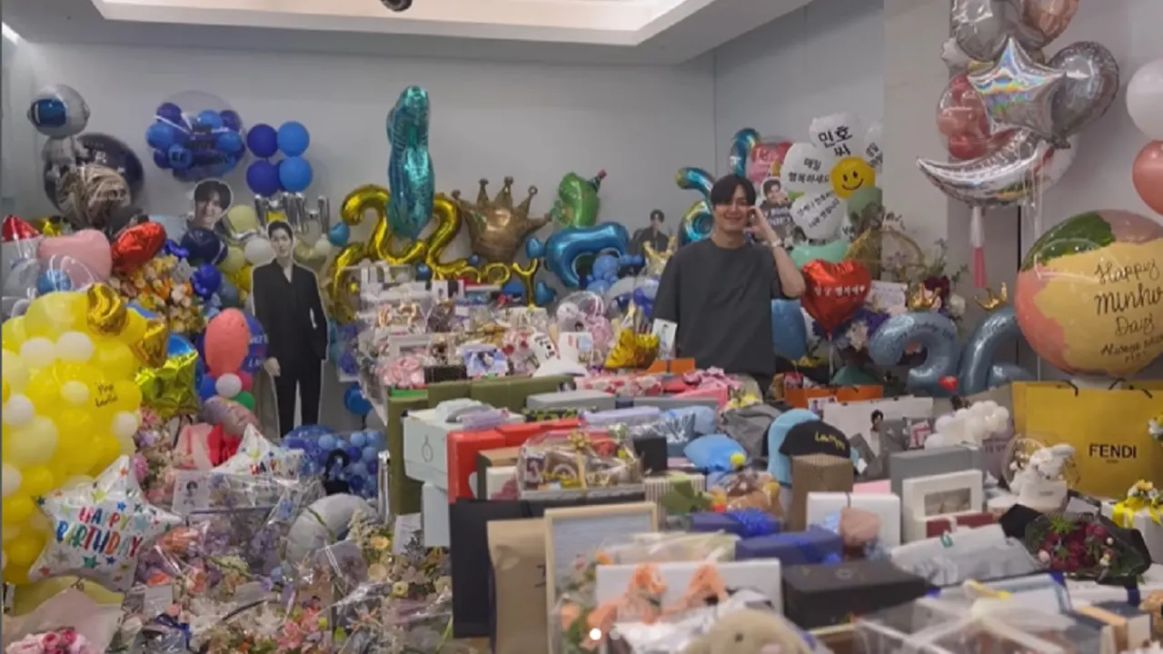 5 Potret Lee Min Ho Kebanjiran Kado Ulang Tahun