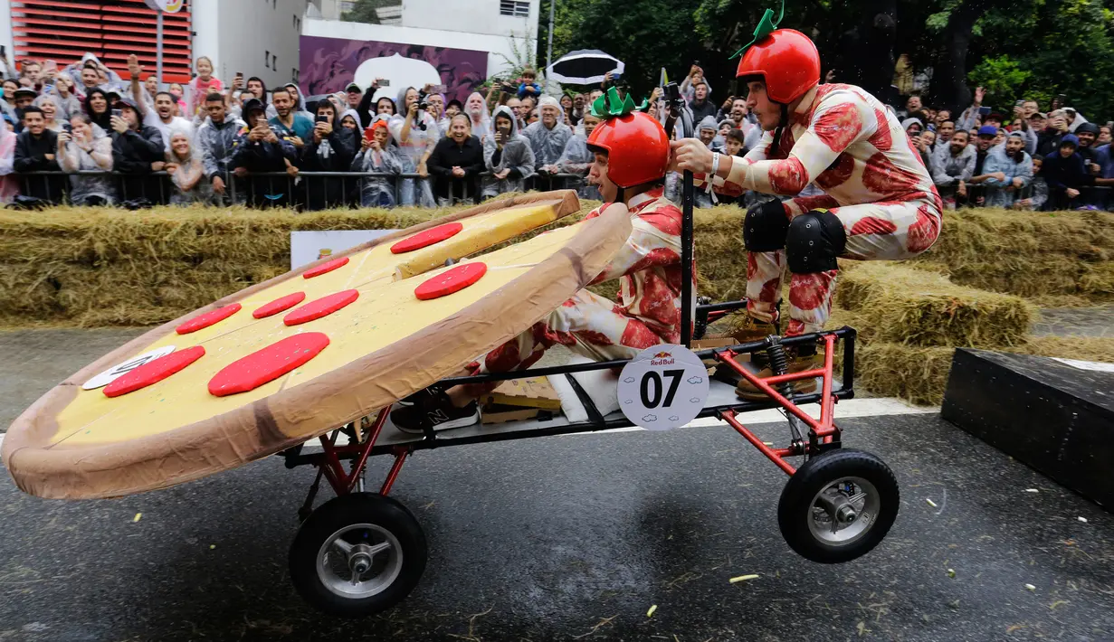 FOTO: Kompetisi Unik, Balapan 'Kotak Sabun' di Brasil - Foto Liputan6.com