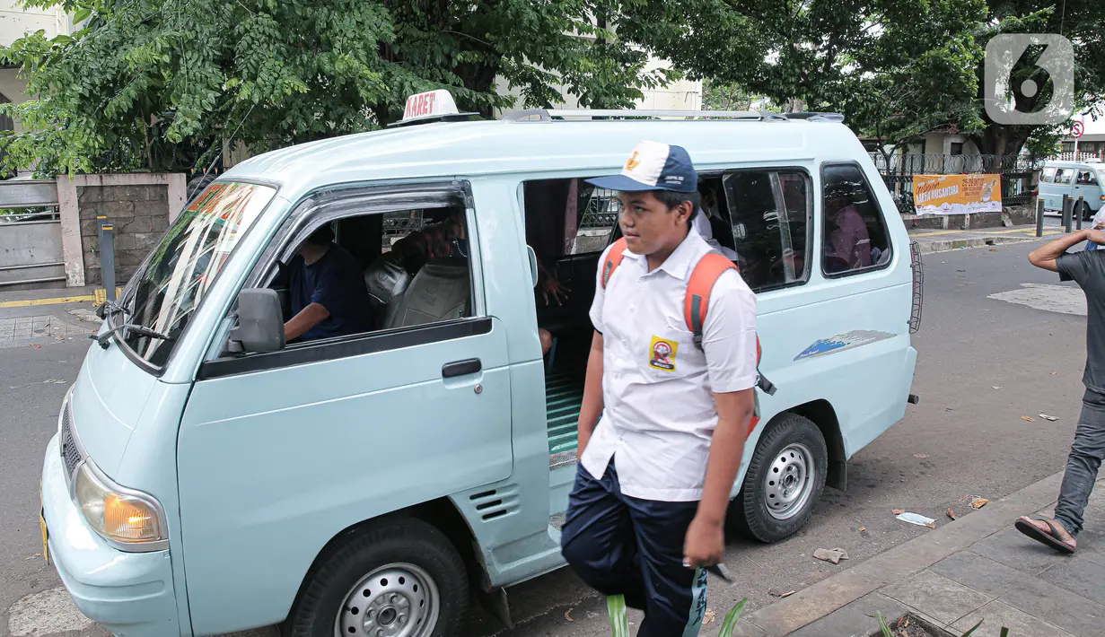 Tarif Angkot di Luar Program JakLingko Naik - Foto Liputan6.com