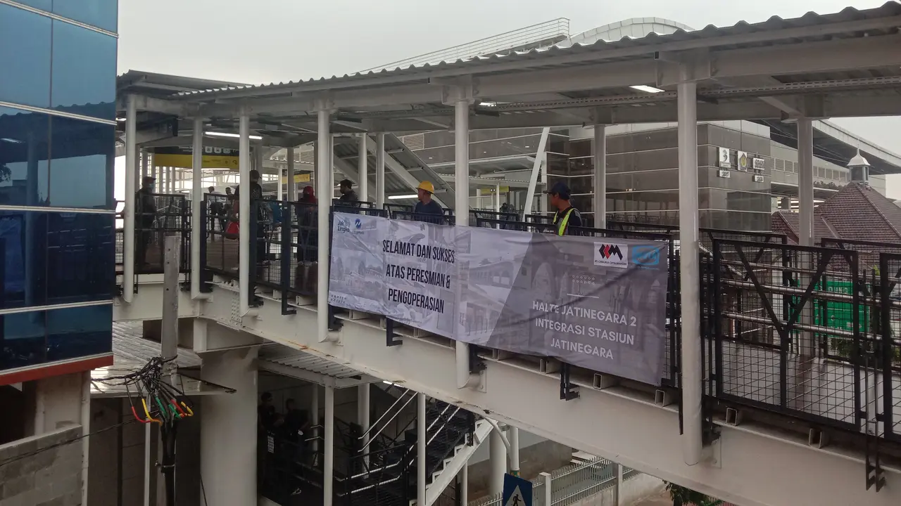 Halte Transjakarta Jatinegara 2 Resmi Terintegrasi dengan Stasiun, Bisa Tampung 1.200 Orang ...
