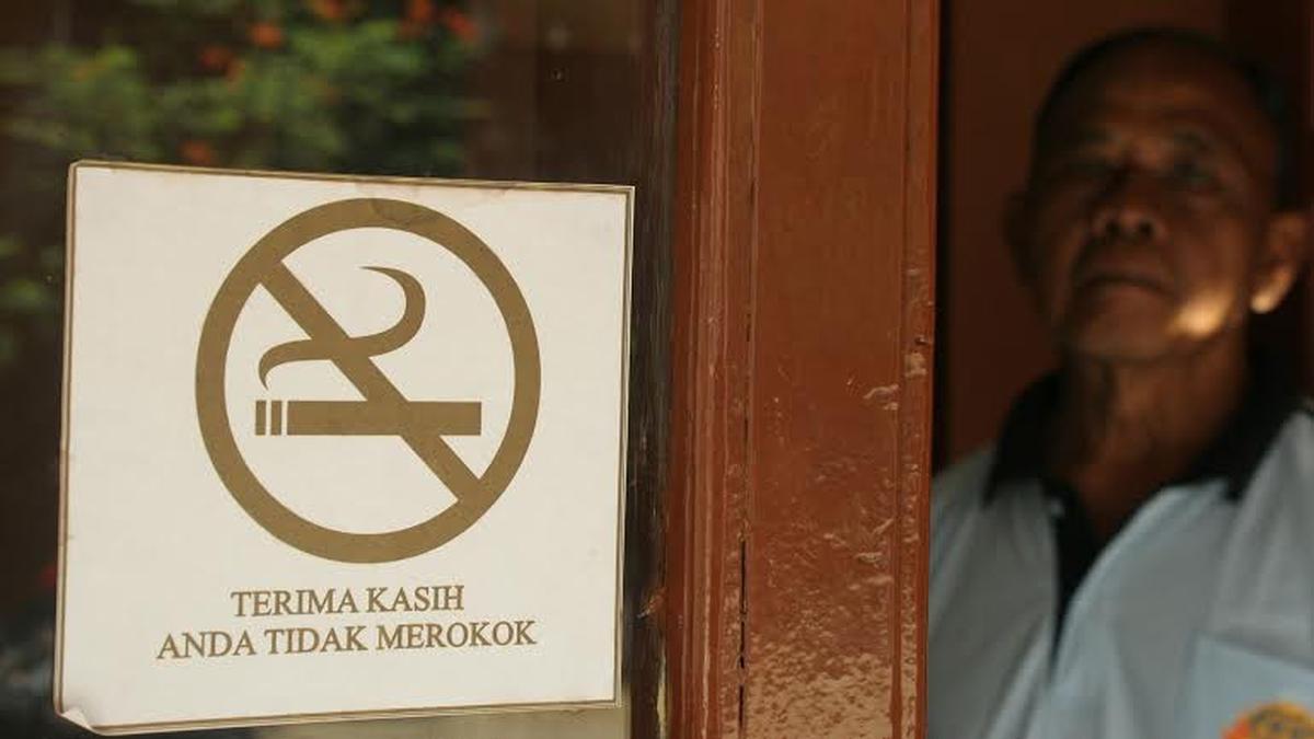 Kedapatan Merokok di Area Terlarang Bakal Kena Denda Rp 5 Juta