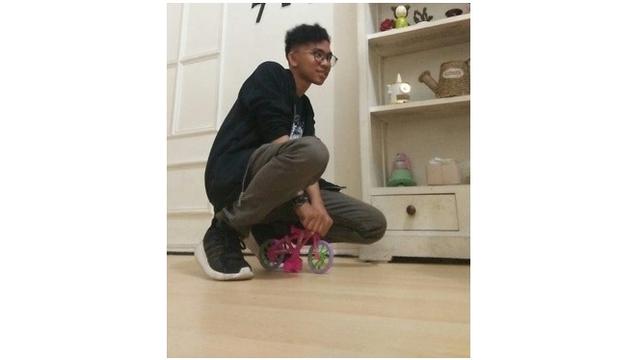 Pengen Main Sepeda di Luar Ruangan, 7 Editan Foto Cowok Ini Kocak Abis ...