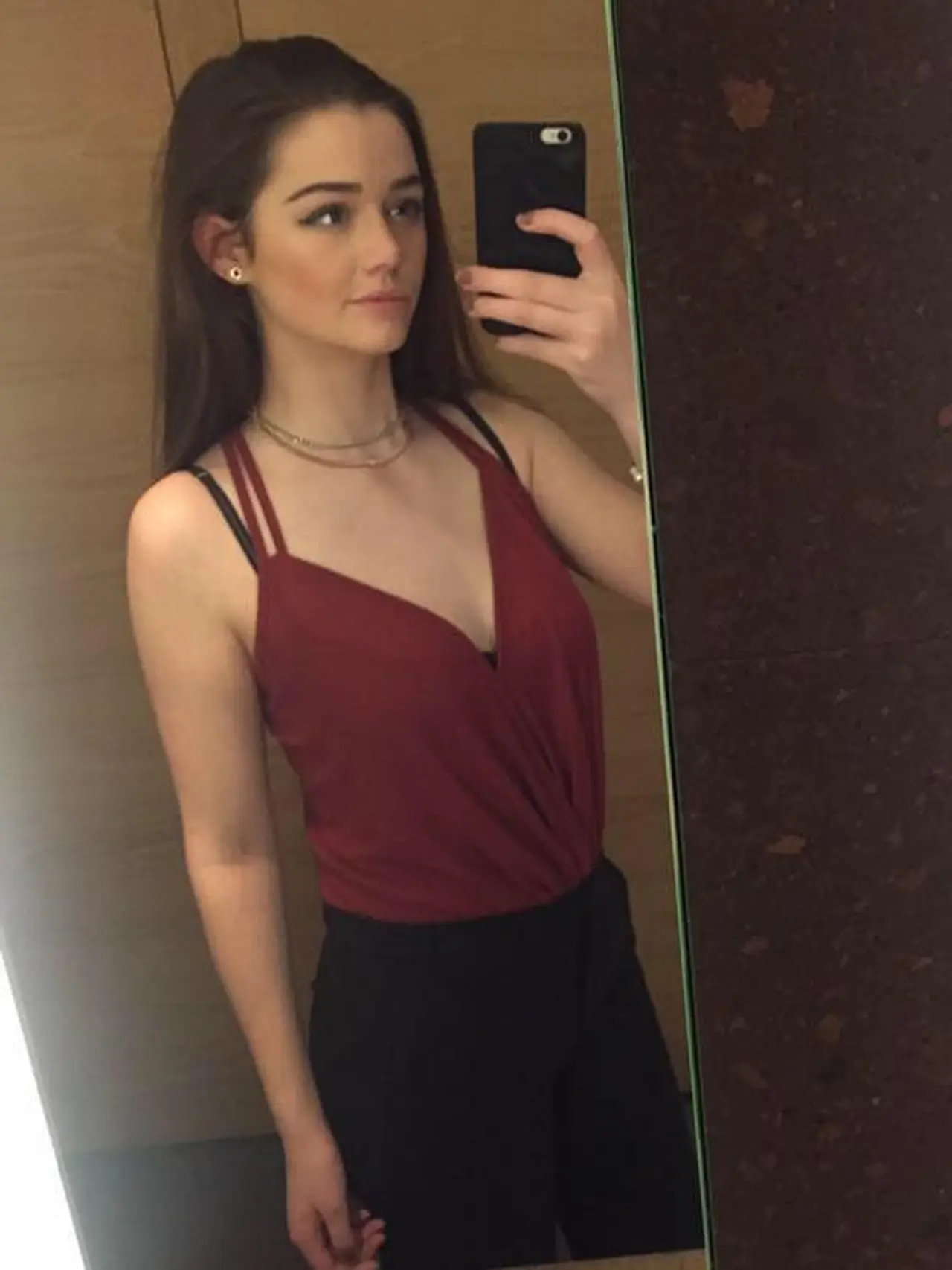 Perawat Pasien Covid-19 Melenggang Mulus ke Semifinal Miss England 2020 - Lifestyle Liputan6.com