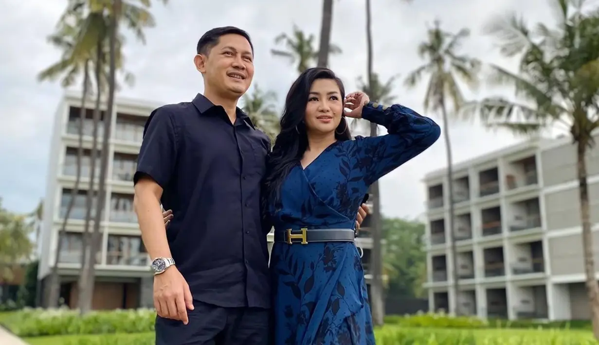 FOTO: Jalani 7 Tahun Pernikahan, Ini Momen Mesra Fitri Carlina dan Suami - Page 1 - Foto ...