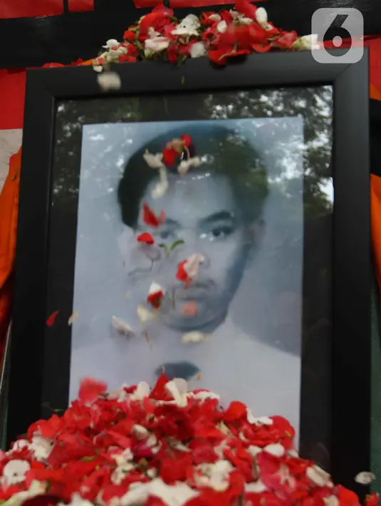 Tabur Bunga Peringati 24 Tahun Tragedi Semanggi I - Foto Liputan6.com