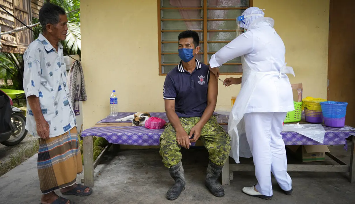 Foto Vaksinasi Jemput Bola Untuk Lansia Di Malaysia Foto Liputan6