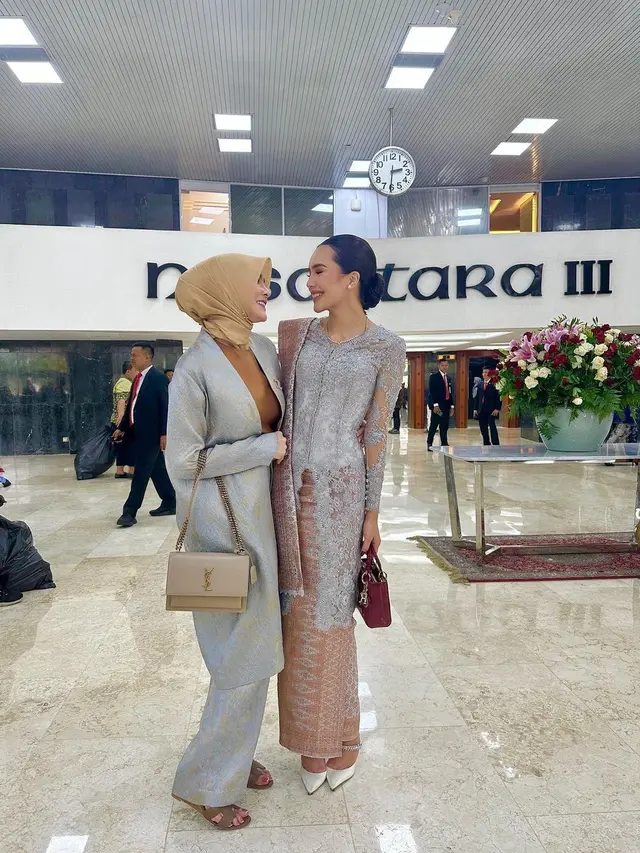 6 Potret Beby Tsabina Tampil Flawless Dampingi Suami yang Kembali Dilantik Sebagai Anggota DPR ...