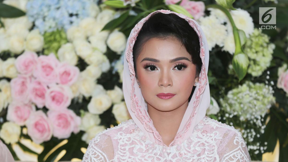 PHOTO: Potret Sheza Idris saat Jalani Pengajian Pernikahan - Foto ...