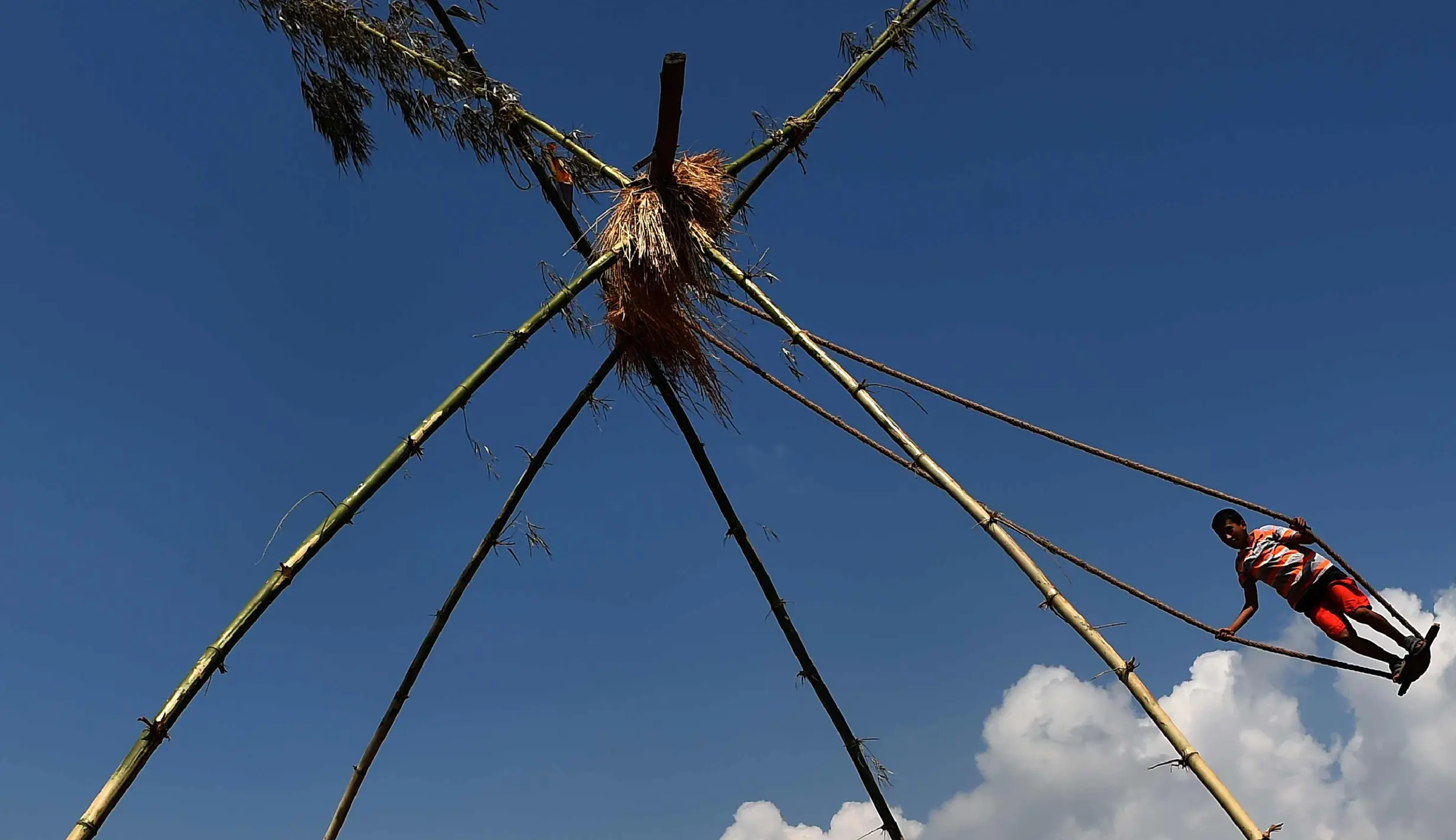 PHOTO: Mengenal Dashain Ping, Ayunan Khas Nepal - Foto Liputan6.com