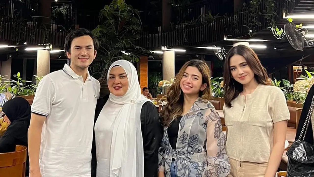 6 Potret Syifa Hadju Ikut Rayakan Ultah Ibu Rizky Nazar, Bak Tepis Isu Putus - Hot Liputan6.com