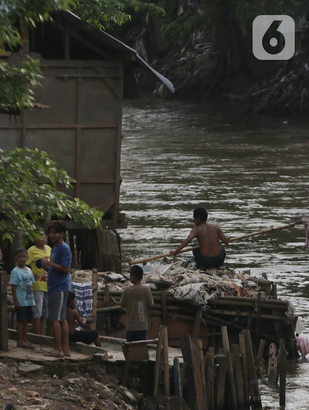 FOTO: Normalisasi Ciliwung Terhambat Pembebasan Lahan - Foto Liputan6.com