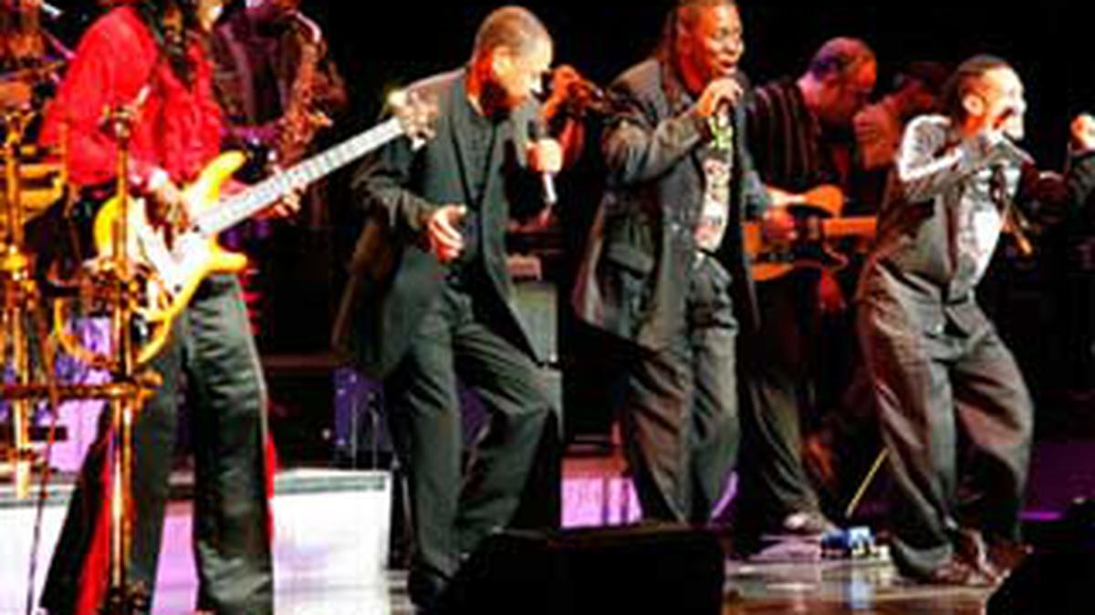 Akhirnya, EWF Nge-Jazz di Indonesia