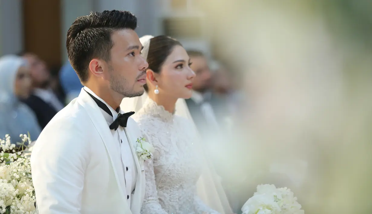 10 Potret Pemberkatan Pernikahan Jessica Mila dan Yakup Hasibuan - Photo Fimela.com