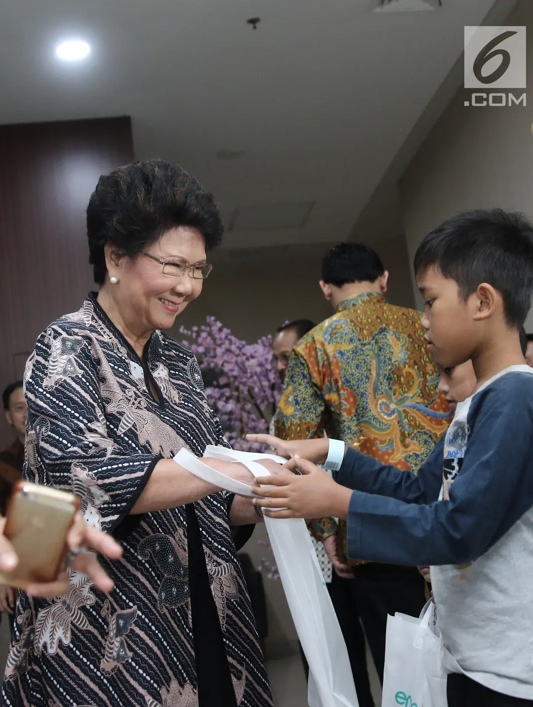 FOTO: RS EMC Sentul Gelar Operasi Hernia Puluhan Pasien Kurang Mampu ...