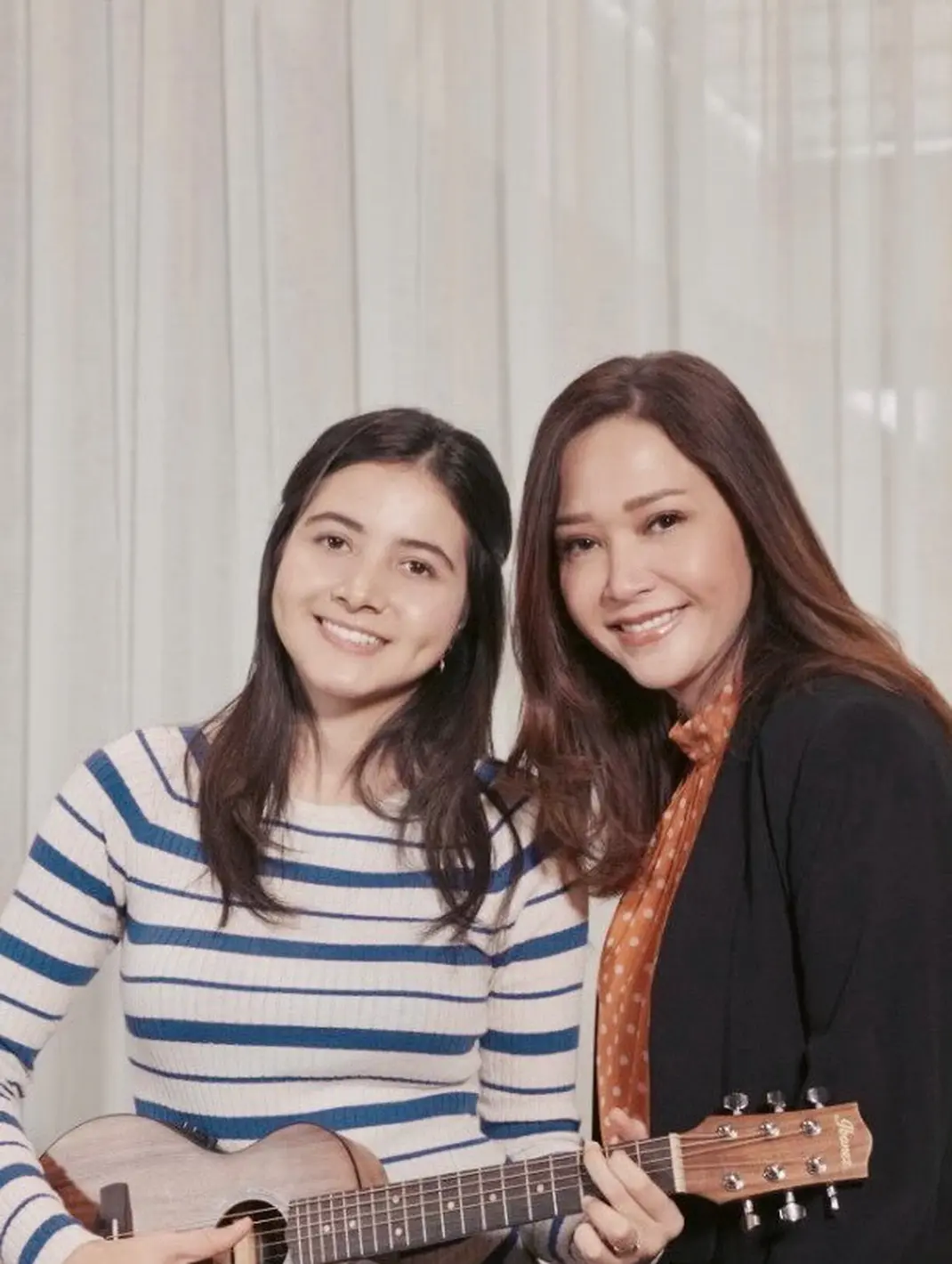 6 Potret Bulan Sutena, Dara Manis 'Saingan' Fuji Jadi Pacar El Rumi ...