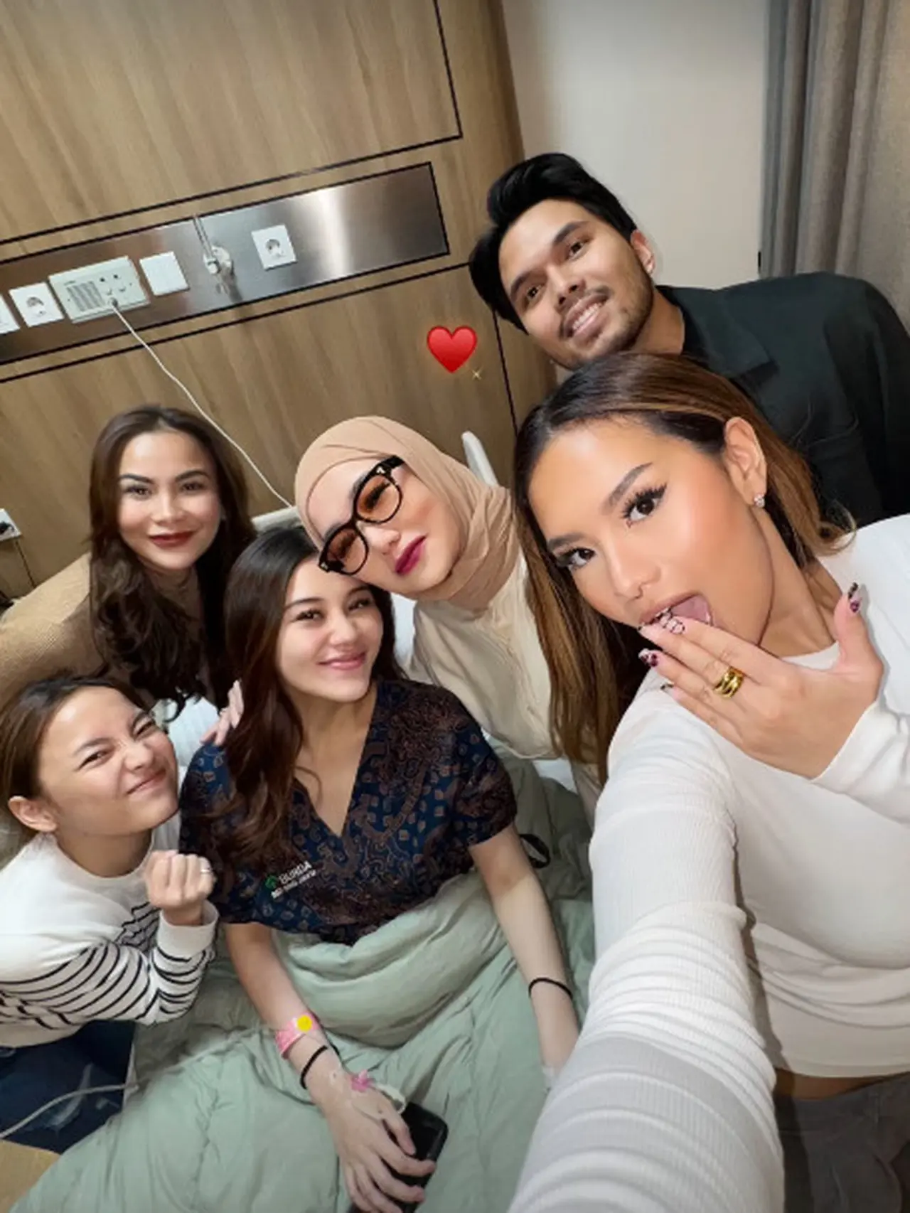 10 Potret Persalinan Aaliyah Massaid, Thariq Ungkap Arti Nama Anak Pertama - ShowBiz Liputan6.com