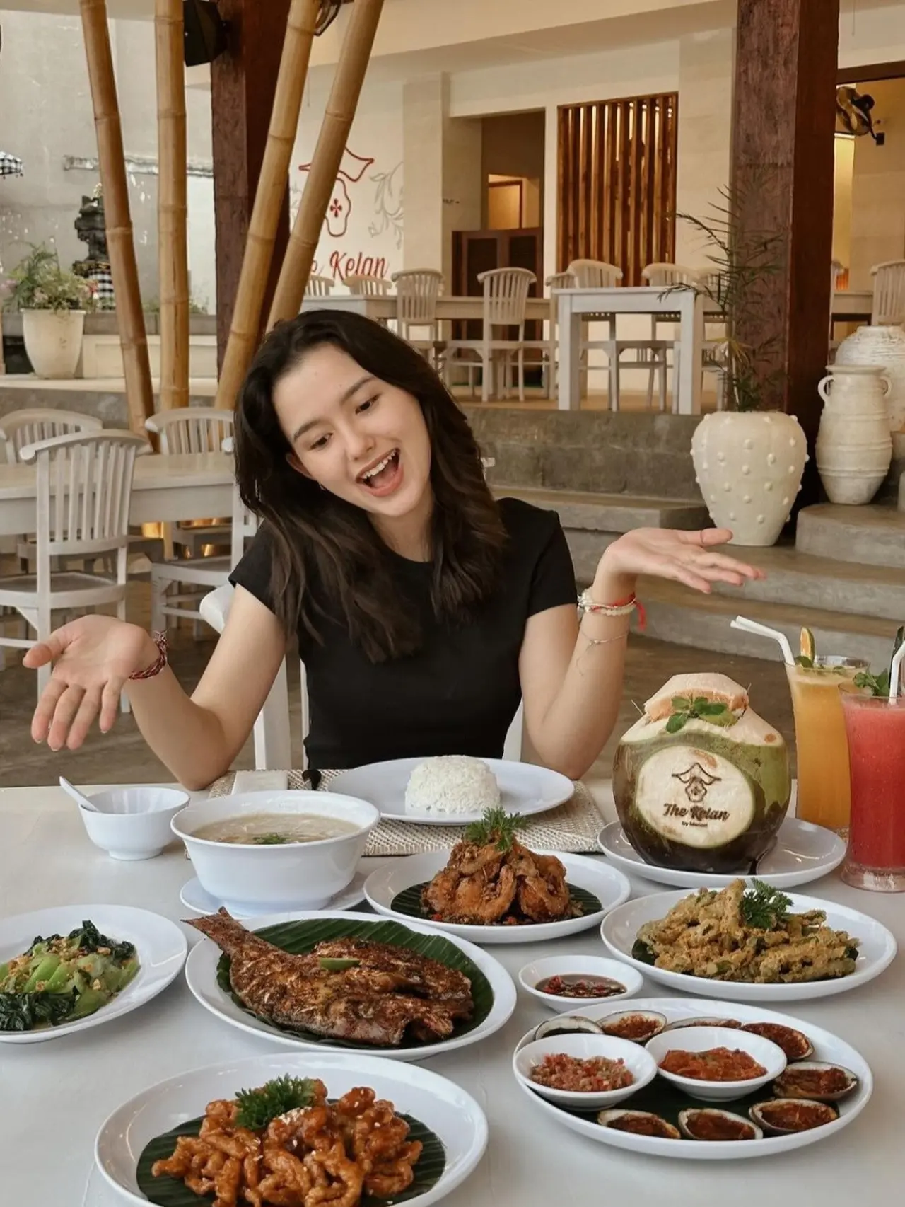 7 Potret Sarah Menzel Buka Restoran Seafood di Bali, Azriel Nyusul ...