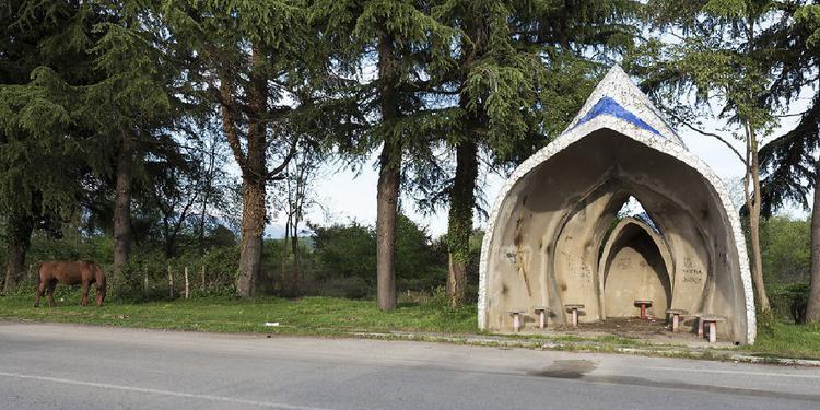 7 Potret Halte Bus Unik Ini Mirip dengan Tempat Bermain - Berita Otosia.com