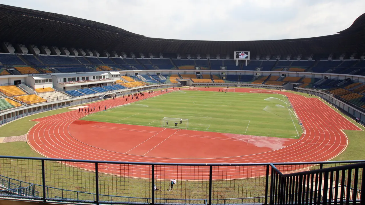 Menengok Kembali Sejarah Stadion GBLA yg Mendadak Viral: Belum Pernah ...