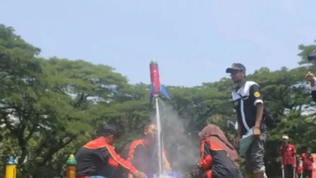 Cara Membuat Roket Air Sederhana, Ide Mainan Edukatif - Hot Liputan6.com