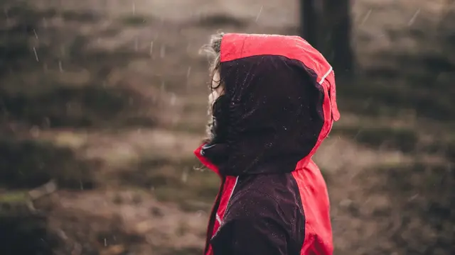 Ketahui Manfaat Anak Main Hujan-hujanan dan Tips Aman Melakukannya ...