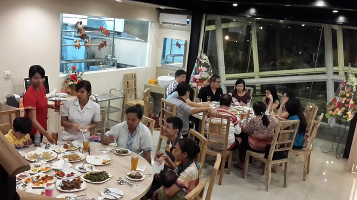 Menikmati Pecking Duck di Wang Dynasty Restaurant