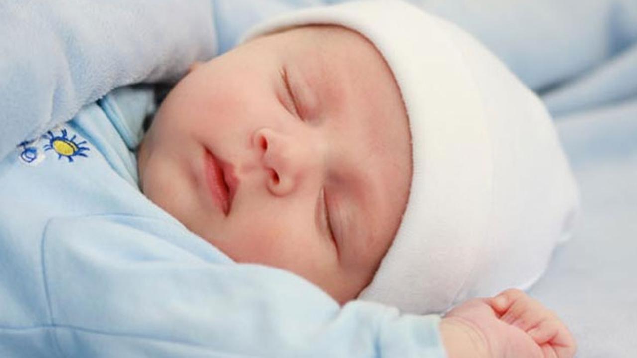 Bayi Baru Lahir Tidur Terus, Ibu Pakai Strategi ini Saja
