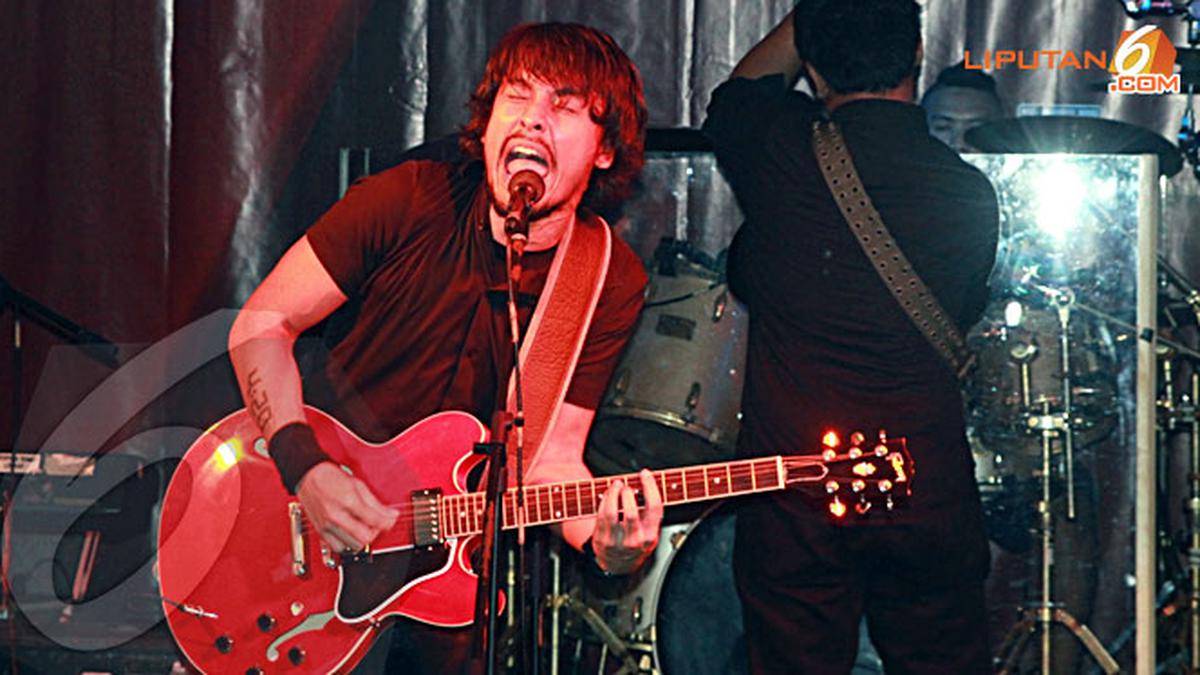 Ello: Album Tahun Depan, Sekarang Ngamen Dulu - ShowBiz Liputan6.com