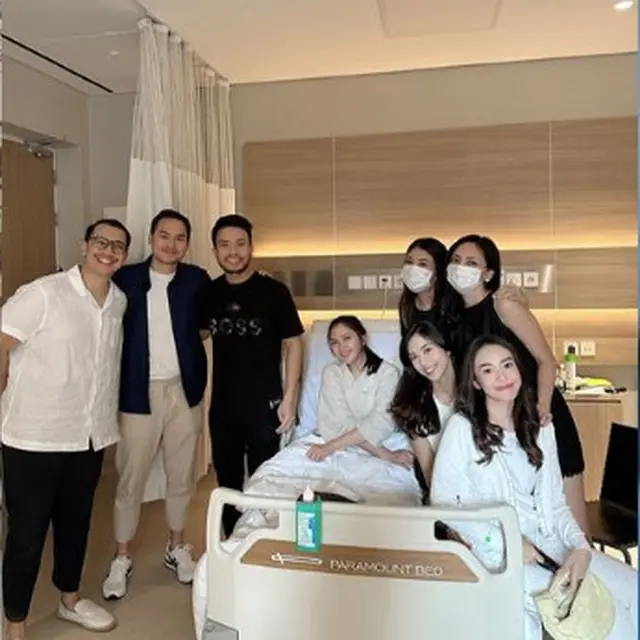 6 Artis Jenguk Jessica Mila Usai Melahirkan, Puji Paras Baby Kyarra ...