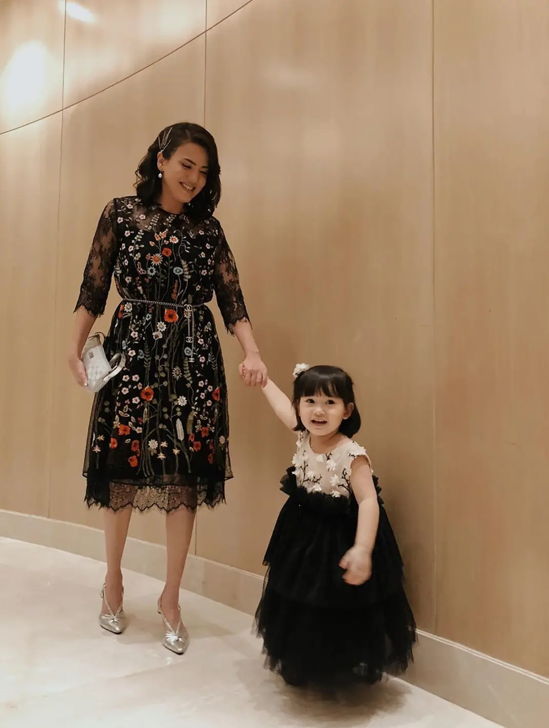 FOTO: Gaya Alice Norin dalam Balutan Dress, Cantik dan Memesona - Foto ...