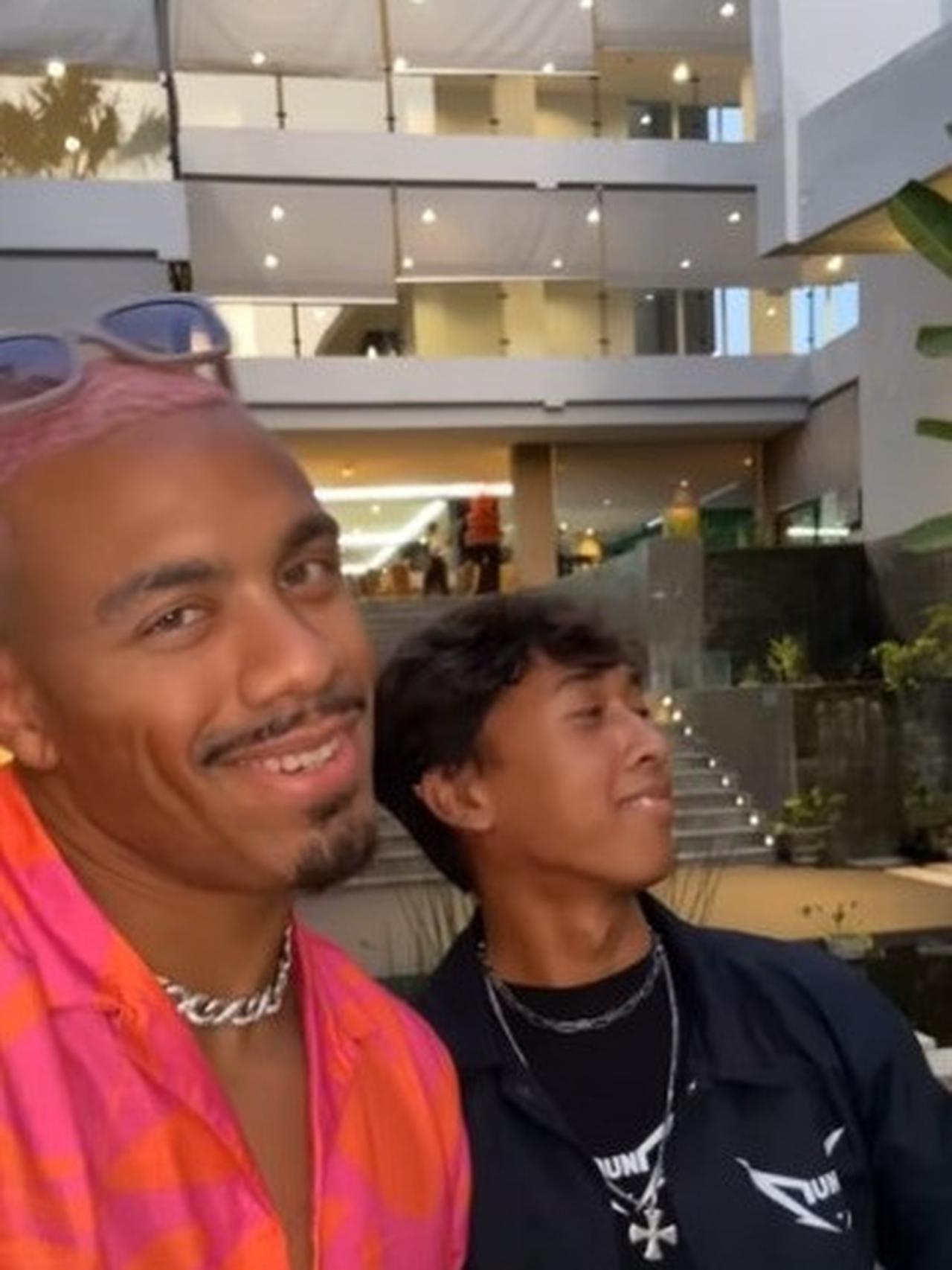 6 Potret Sosok di Balik Meme 'Waduh' yang Viral, Lakukan Jumpa Fans di Bali