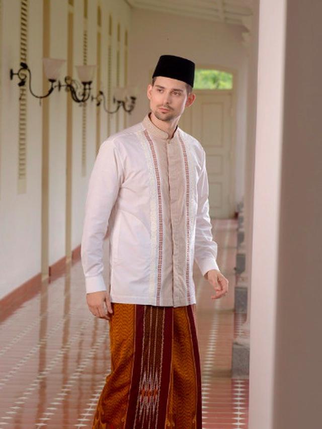 6 Merek Sarung Legendaris, Harganya Ada yang Hampir Rp4 Juta ...