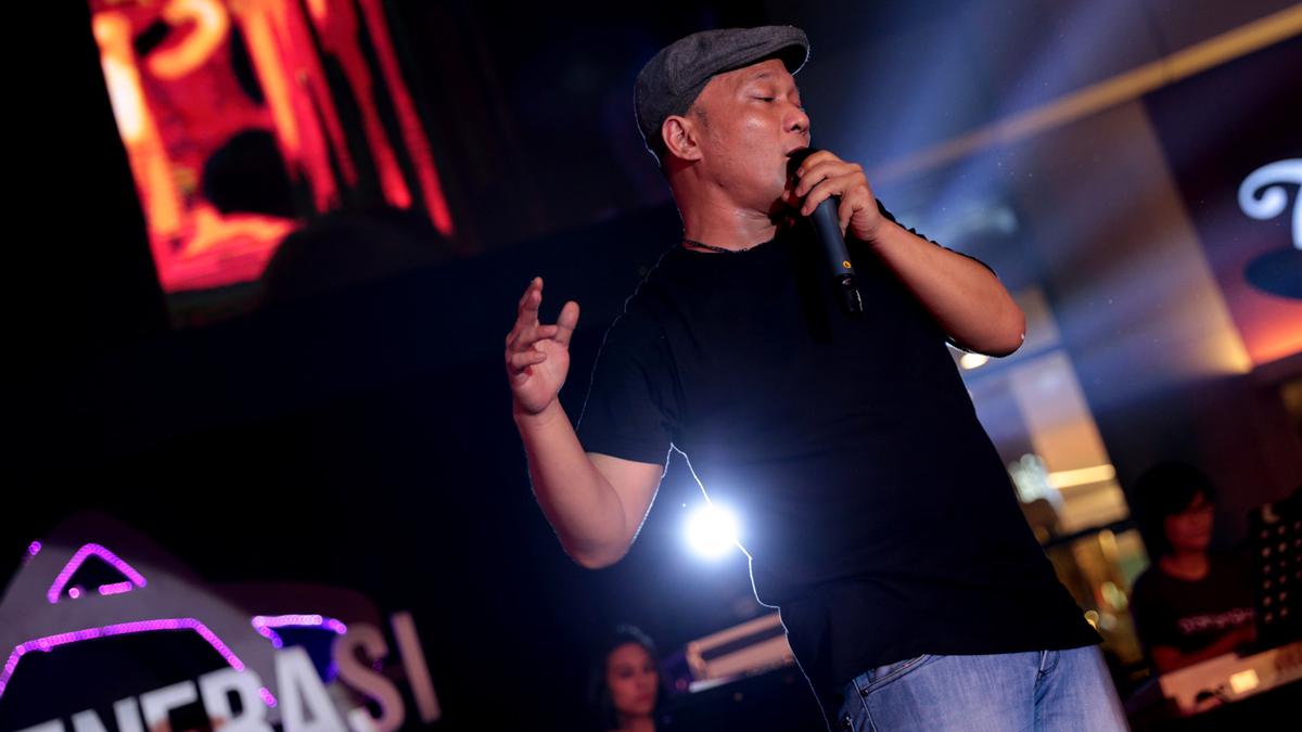 Kronologi Tertangkapnya Iwa K, Bawa 3 Linting Ganja - Entertainment ...