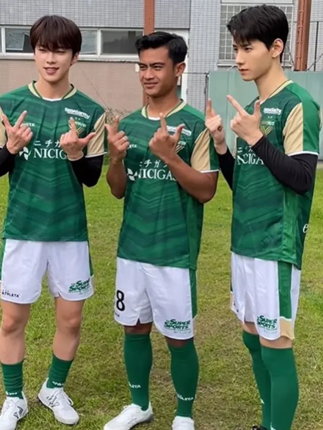 6 Potret Pratama Arhan Bareng JO1 Boyband Asal Jepang, Diajak Olahraga dan Dance - Hot Liputan6.com