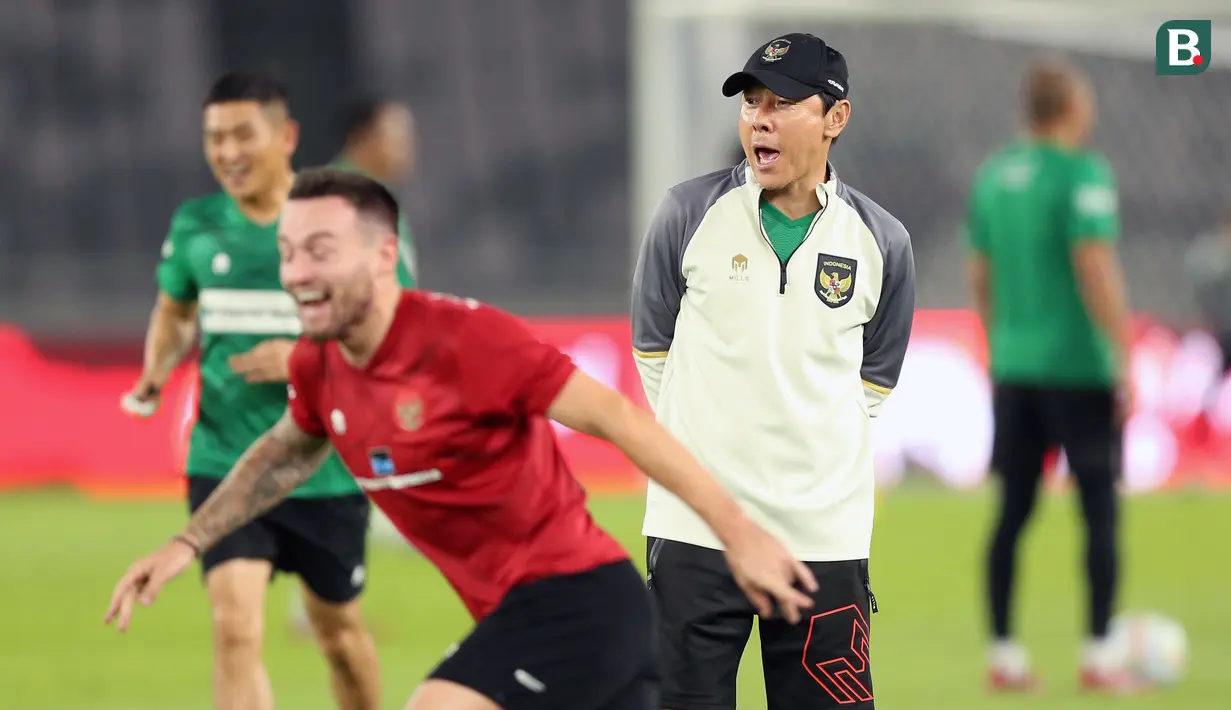 Foto: Shin Tae-yong Pamer, Jordi Amat dan Shayne Pattynama Terlihat Serius di Sesi Latihan ...