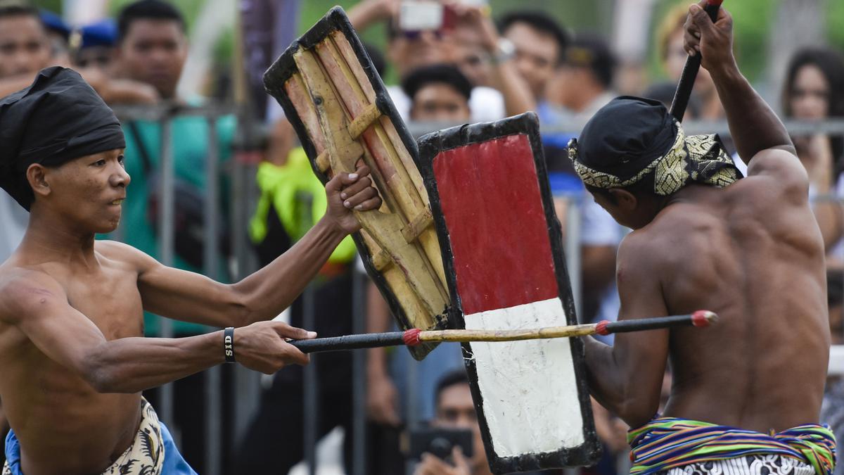 FOTO: Peresean, Tradisi Bertarung Masyarakat Lombok