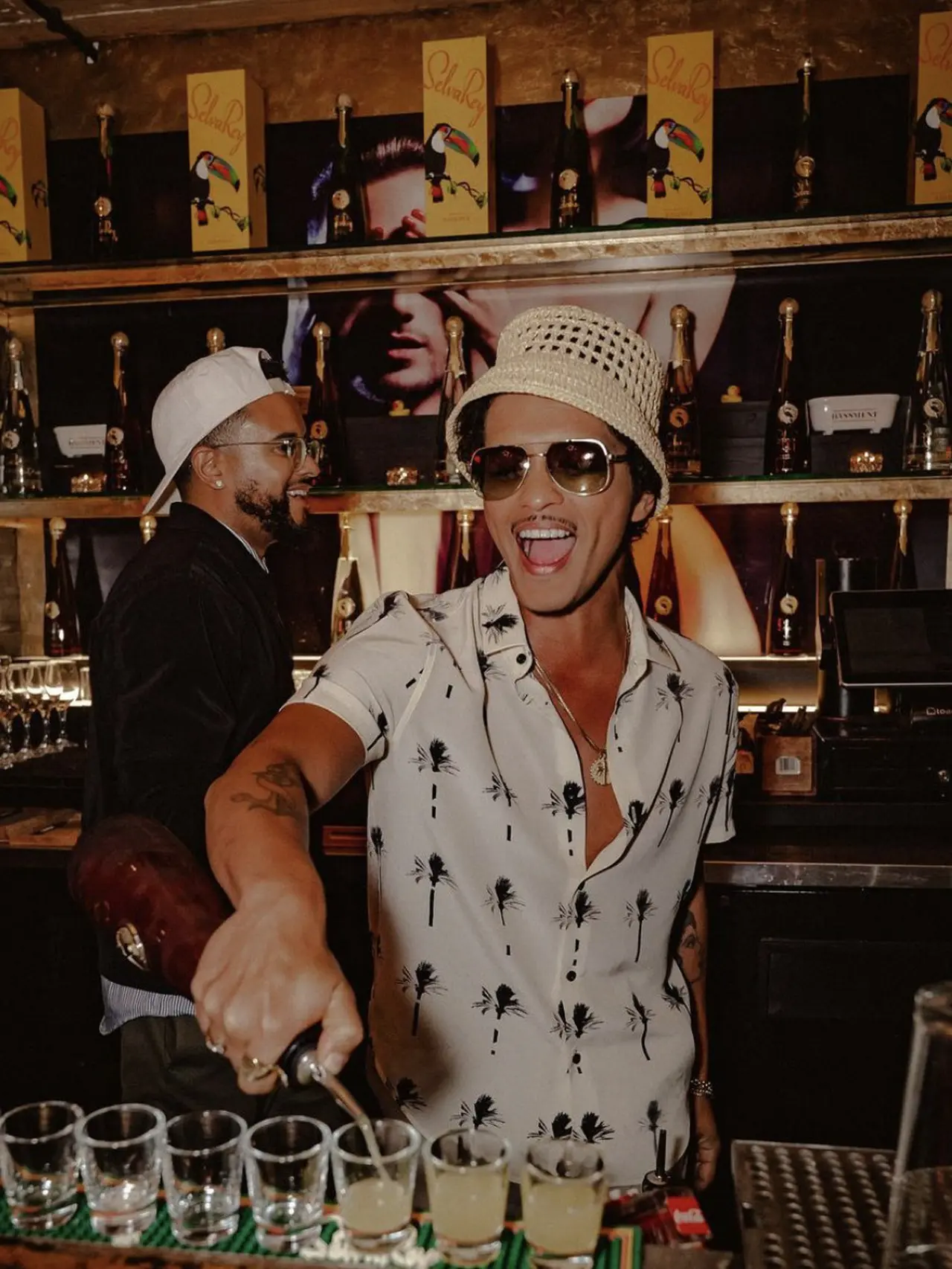 Outfit Estetika Retro Modern ala Bruno Mars yang Bisa Jadi Inspirasi ...
