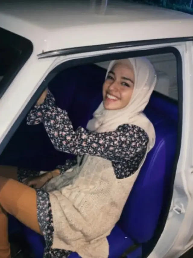 5 Potret Susan Sameh Pakai Kerudung, Tampil Menawan - Hot Liputan6.com