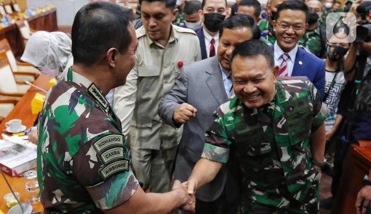 Momen Prabowo Rangkul Jenderal Dudung dan Panglima TNI Andika Perkasa di Hadapan Komisi I DPR ...