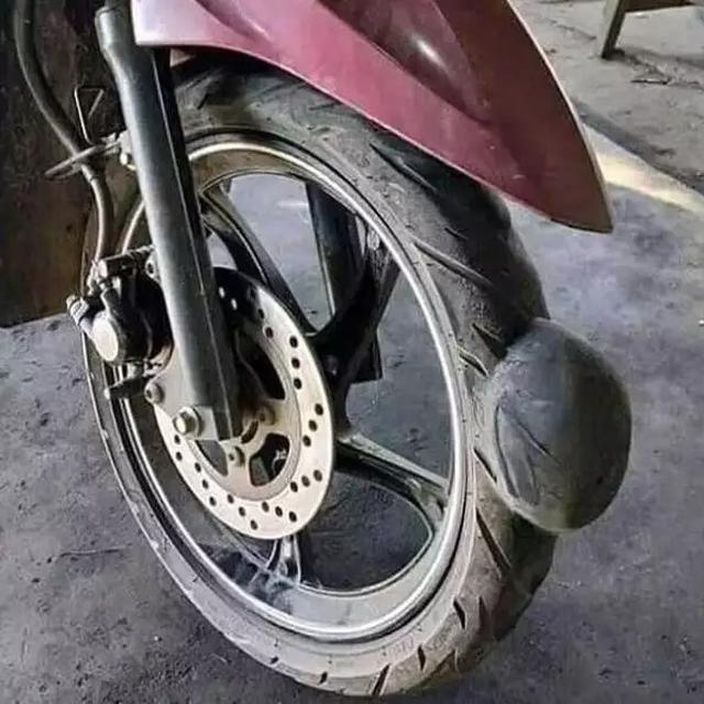6 Bentuk Ban Kendaraan Bocor Ini Kocak, Bikin Pengendara Elus Dada