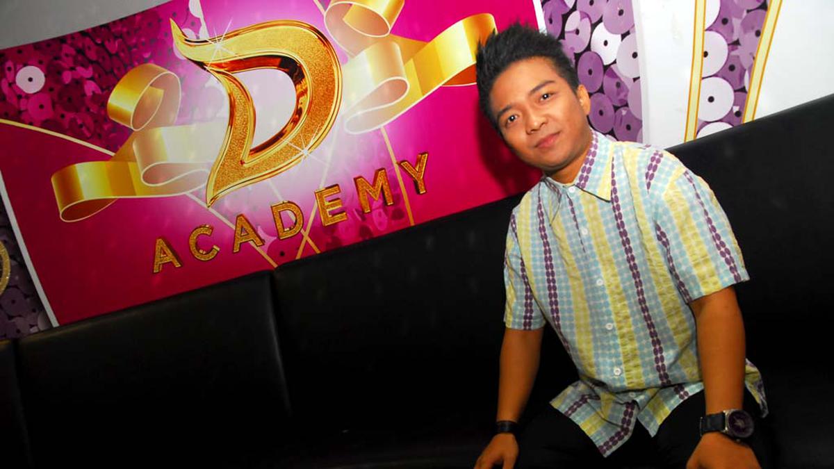 Febro D'Academy Pernah Jadi Sales Permen