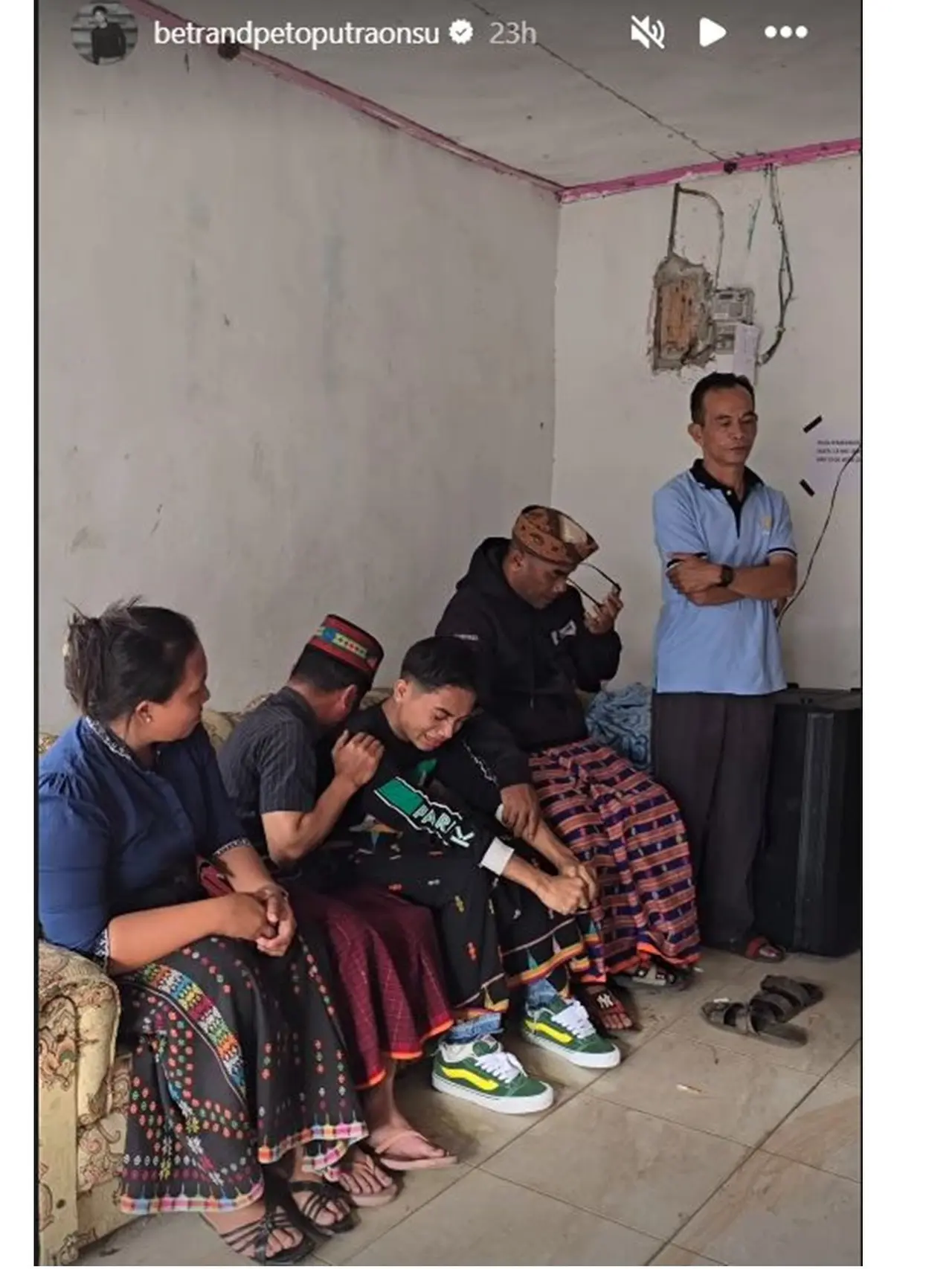 6 Potret Betrand Peto Pulang ke Kampung Halaman, Dapat Kabar Duka dari NTT - Hot Liputan6.com