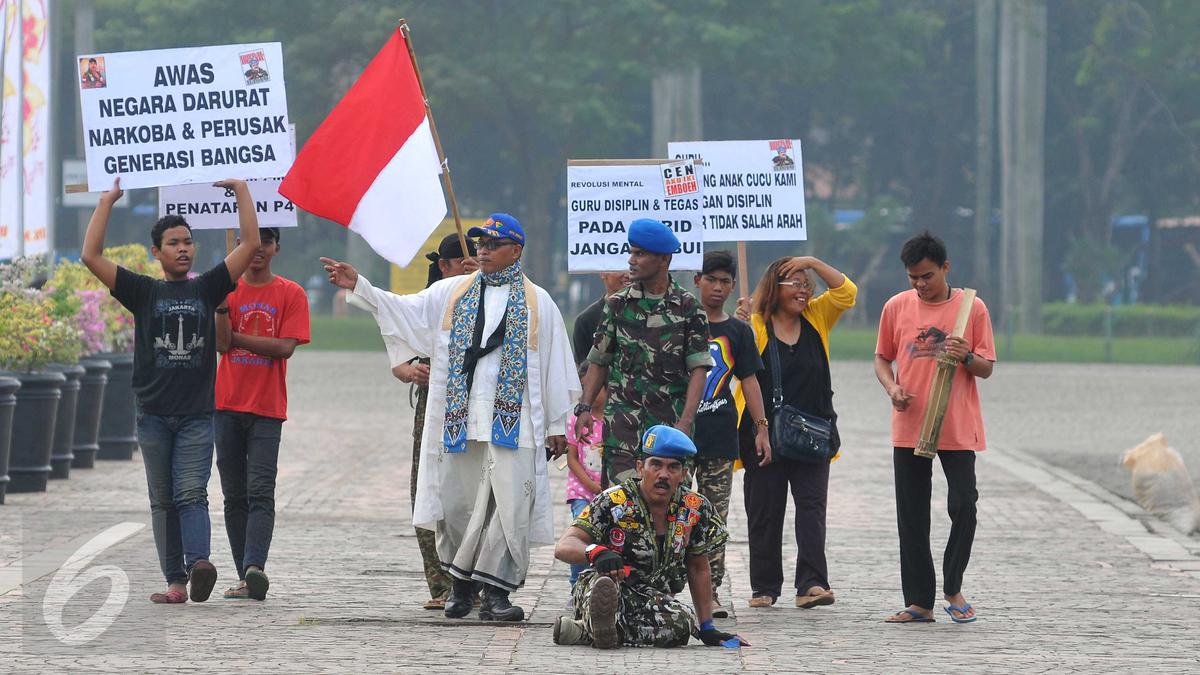 Kopral Bagyo Ingin Koprol di Menara Eiffel - News Liputan6.com