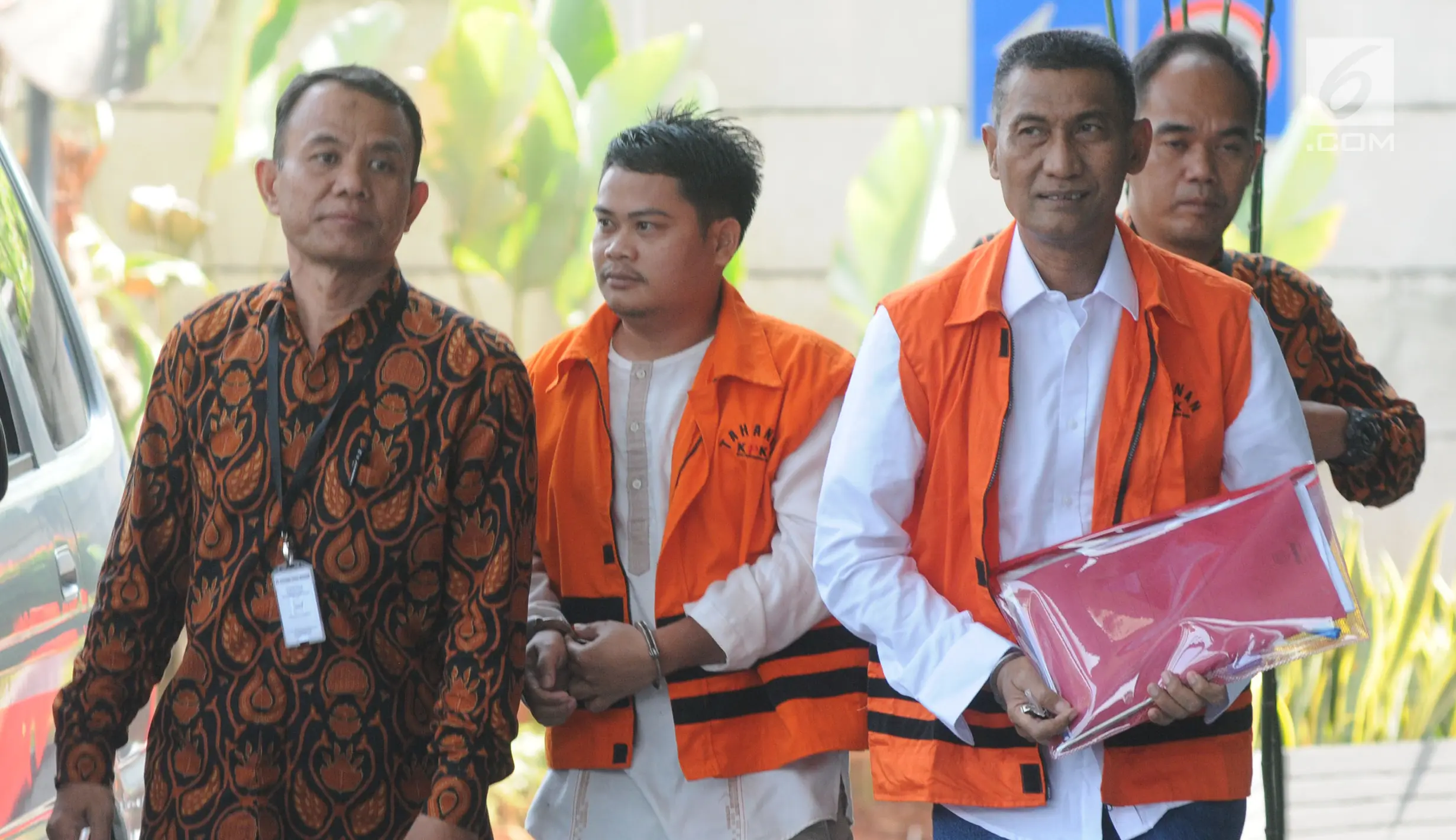 FOTO: KPK Periksa Muhammad Tamzil dan Umar Ritonga - Foto Liputan6.com