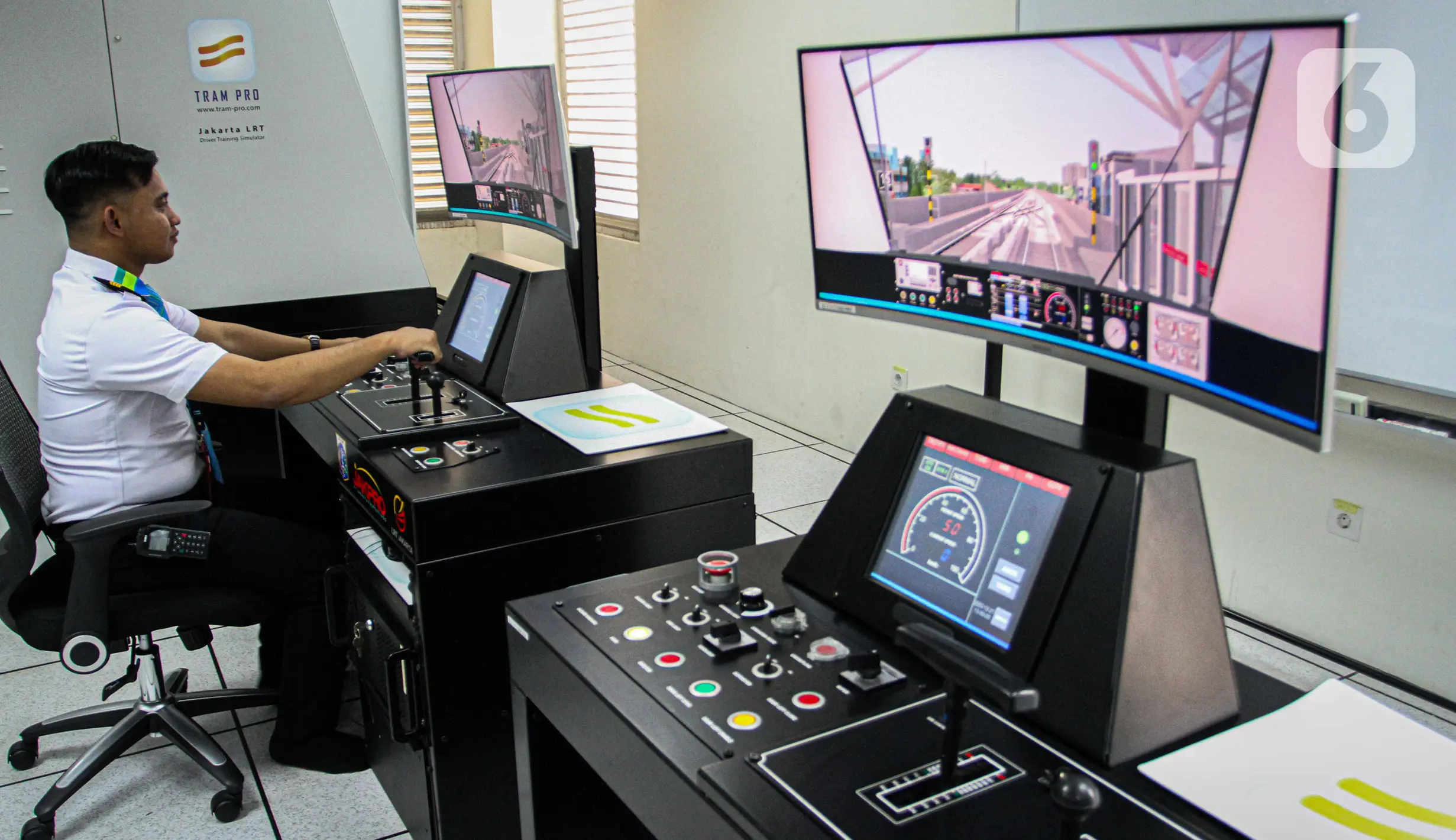 Melihat Penerapan Standar Operasi Masinis LRT Jakarta - Foto Liputan6.com