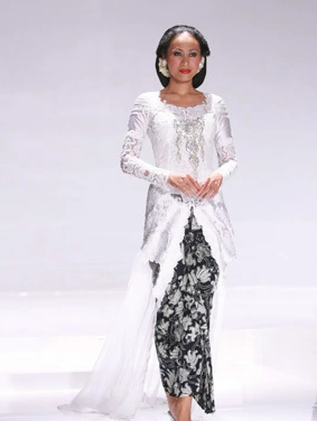 Adjie Notonegoro: Pengantin Dwi Kultur - Photo Fimela.com