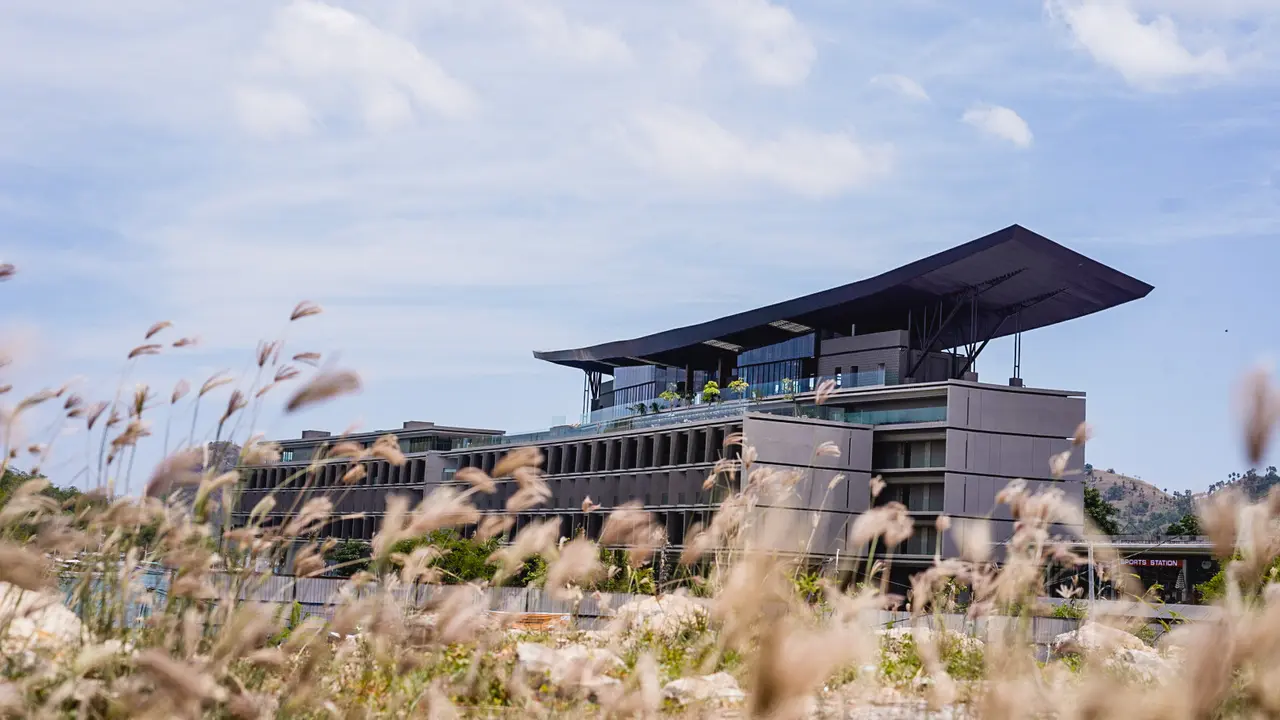 Kisah Hotel Meruorah Komodo, dari Pelabuhan Tua Kini Jadi Hotel Megah ...