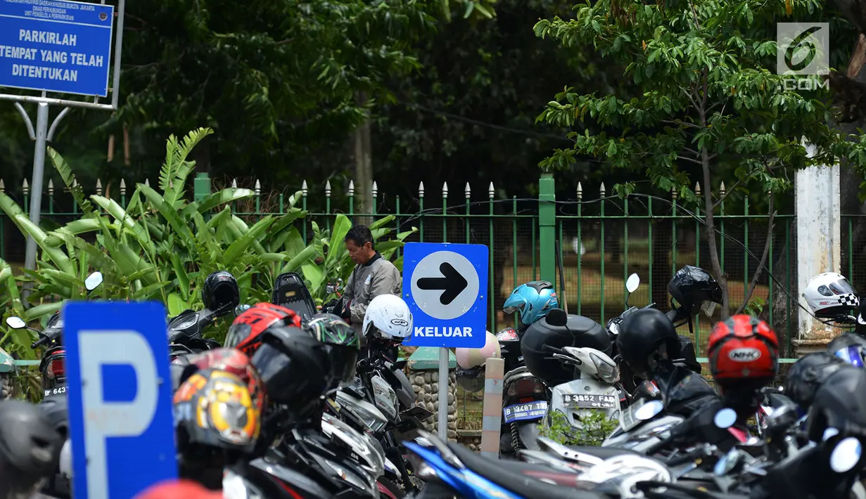 FOTO: Pemprov DKI Berencana Naikan Tarif Layanan Parkir Per Januari 2019 - Foto Liputan6.com