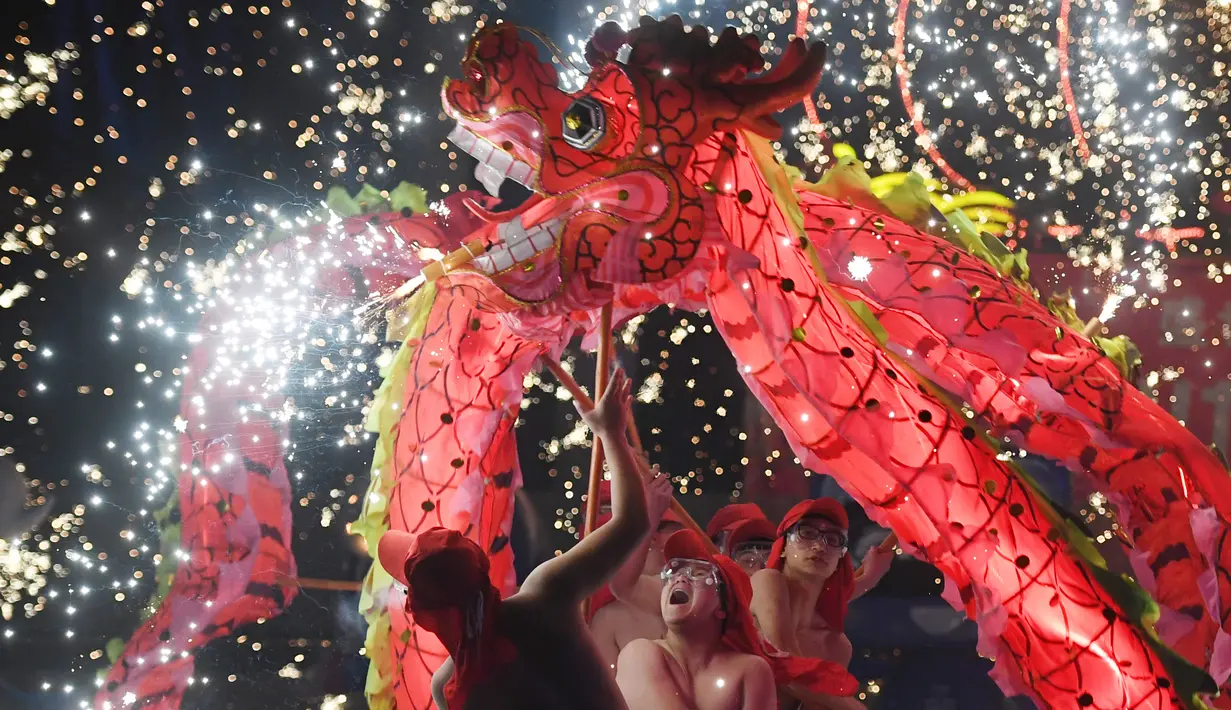 FOTO: Melihat Tarian Naga Selama Festival Musim Semi di Beijing - Foto ...